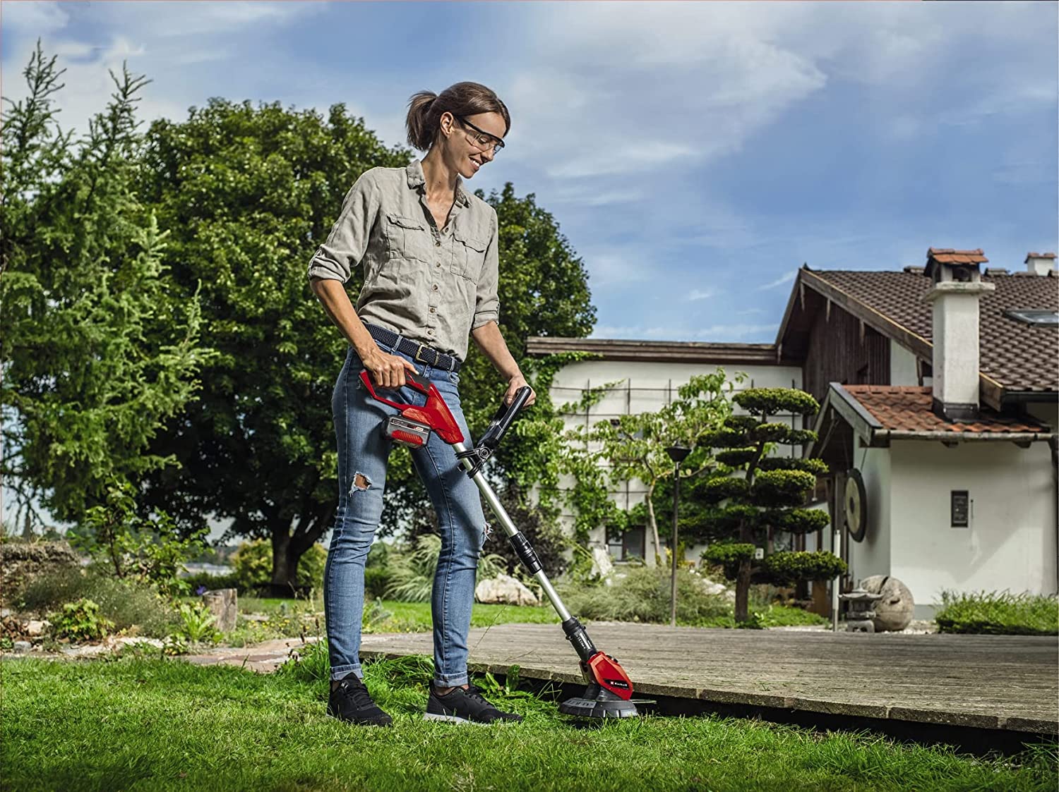 5 Top Strimmers That Use Blades Not Line - Tested & Reviewed